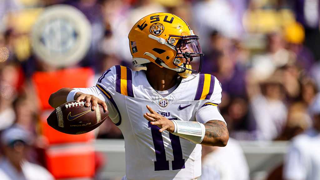 LSU slips by Arkansas to end three-game losing streak