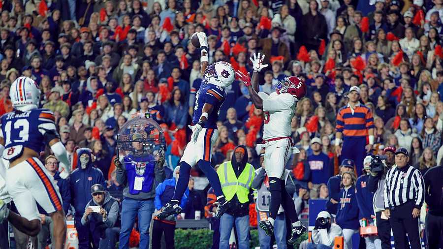 These 10 pictures show the intensity of the 2025 Iron Bowl