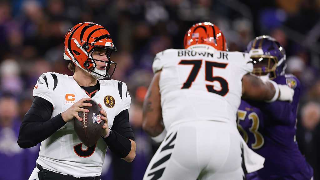 WATCH: Joe Burrow throws first touchdown in return from injury
