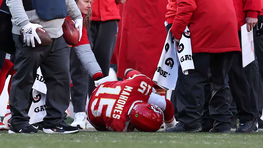 Patrick Mahomes injury: Chiefs confirm quarterback suffered torn ACL