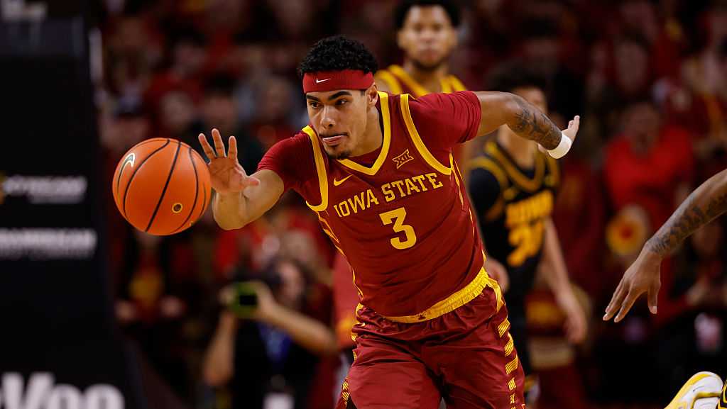 Iowa State up to No. 3, Iowa enters top 25 in new AP poll