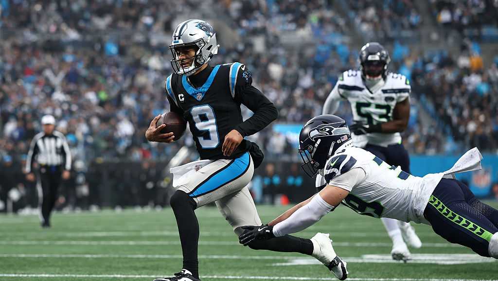Seahawks close in on NFC’s top seed with 27-10 win over Panthers