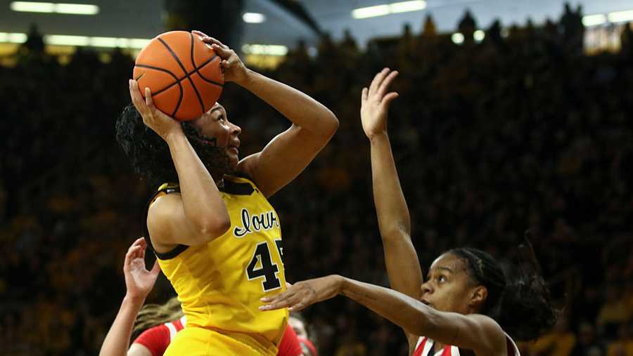 College basketball: Iowa's ﻿Hannah Stuelke named Naismith National ...