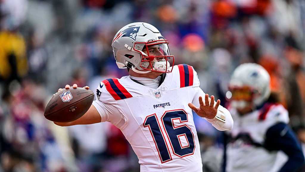 Patriots re-sign backup quarterback to 2-year deal, reports say
