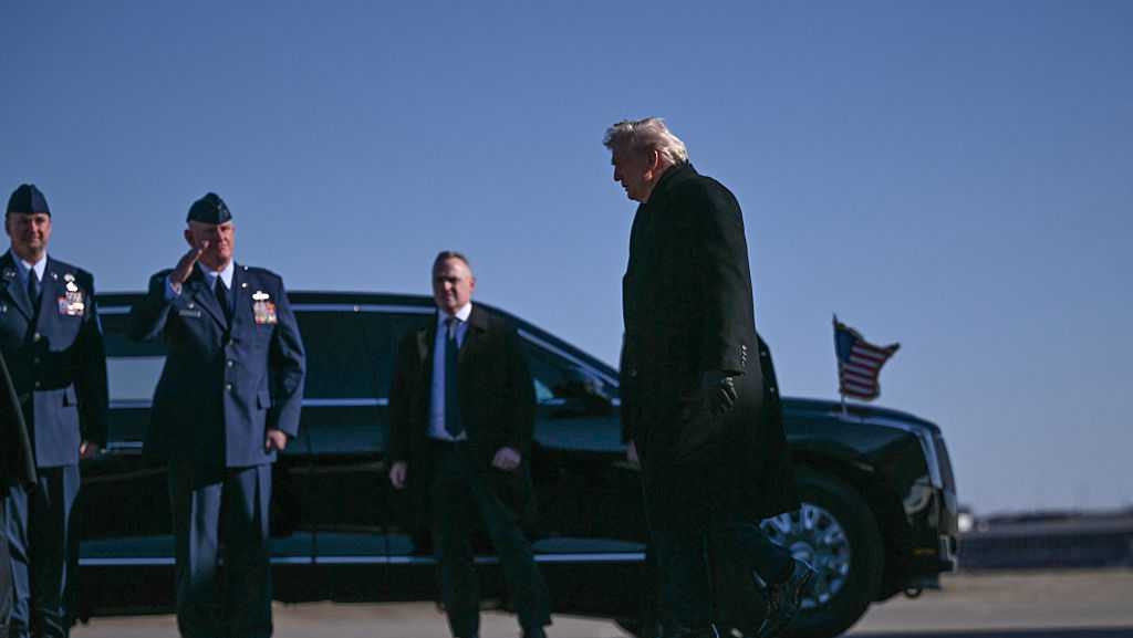 Fleur Drive reopens after presidential motorcade arrives at airport