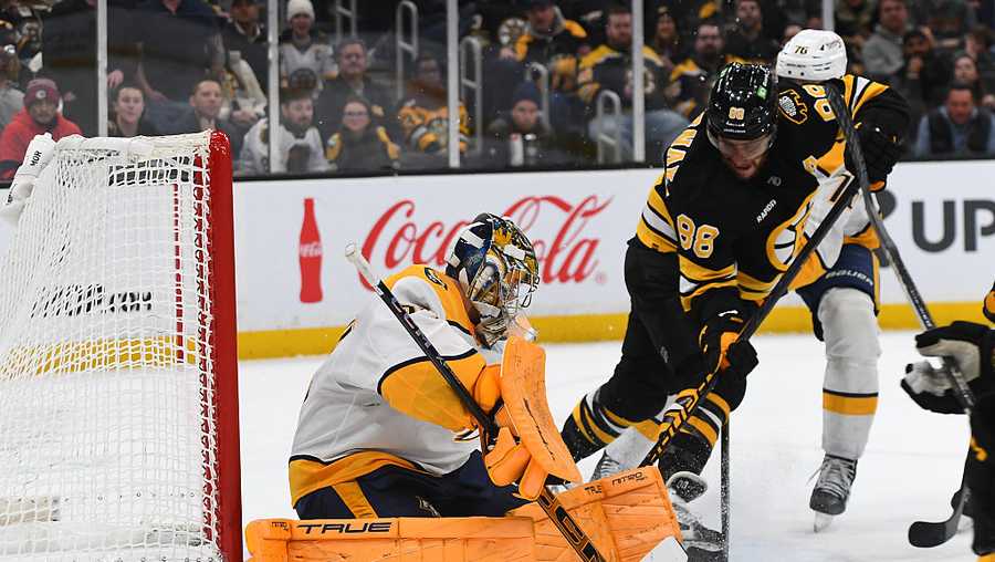Pastrnak lifts Bruins to 3-2 win over Predators with OT goal