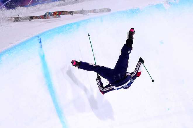 Nick Goepper takes hard fall in Olympic halfpipe final