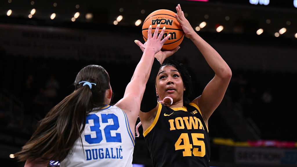 Iowa basketball: Hawkeyes' Big Ten title hopes end in 96-45 loss to No ...