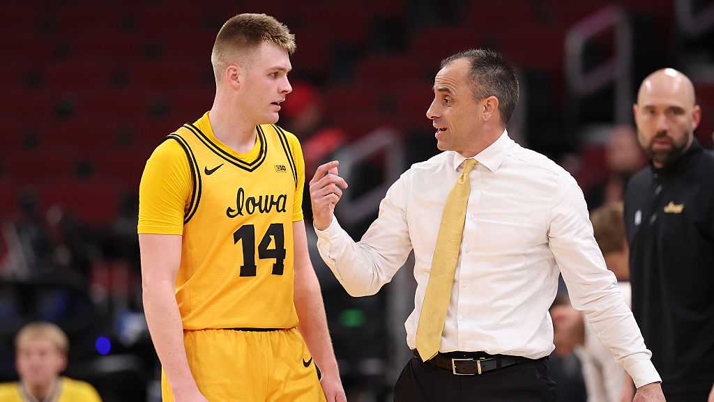 Iowa basketball topples Maryland thanks to 21-0 run