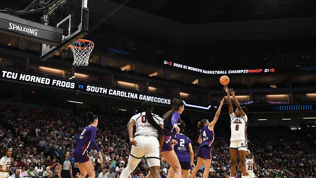 South Carolina runs away from TCU in Elite Eight