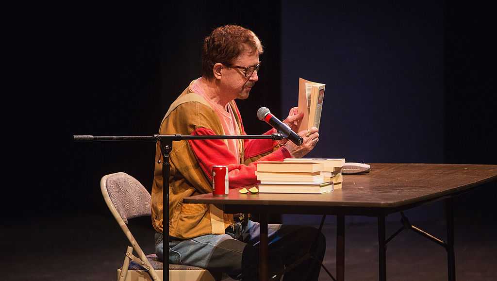 Tom Robbins, literary prankster-philosopher, dies at 92