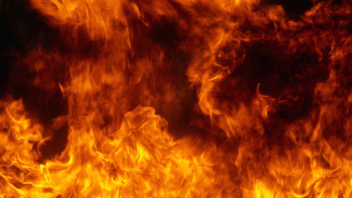 Detroit apartment explosion injures about a dozen