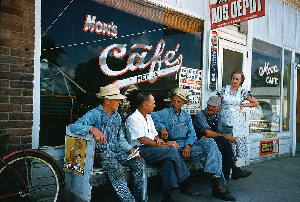 5 gorgeous photos of life in Delta, Iowa, in the 1950s