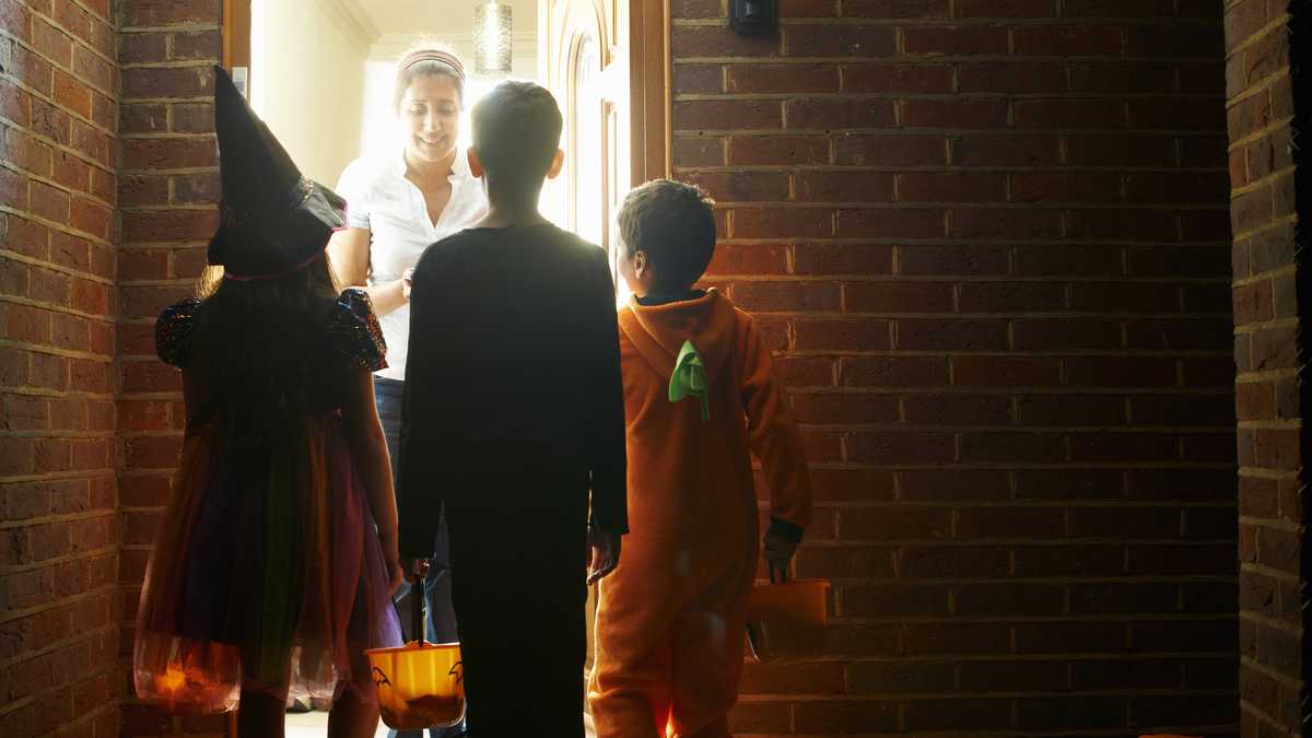 Thousands petition to move Halloween to final Saturday in October