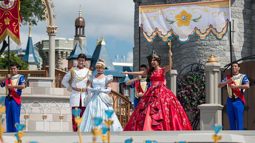 Family seeks 'Disney-mad' nanny to dress as princesses for $53,000