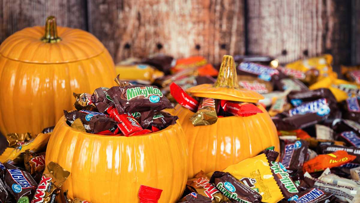 The best Halloween candy deals we're seeing online