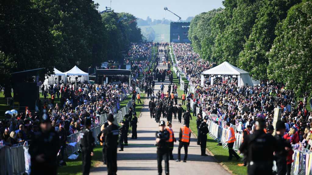 PHOTOS: Royal wedding brings out spectators' excitement, couple's love