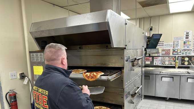 First responder steps in to fill pizza orders after employee suffers ...