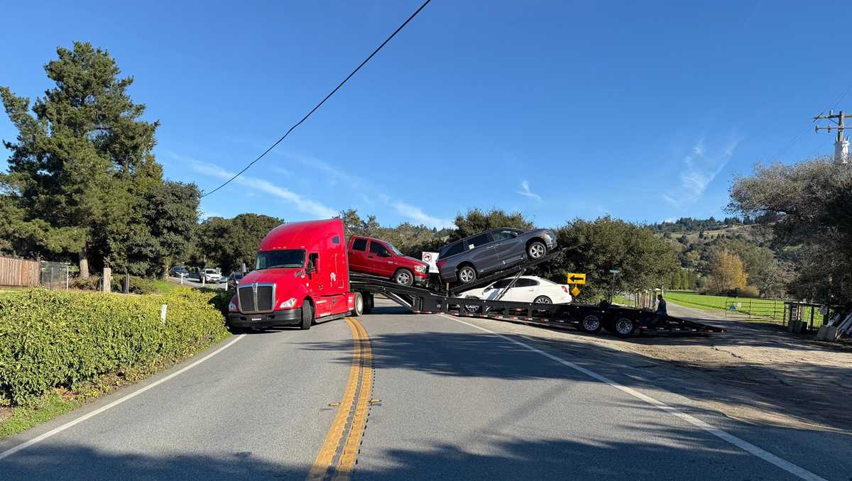 Highway 152 reopened after semi-truck blocks road
