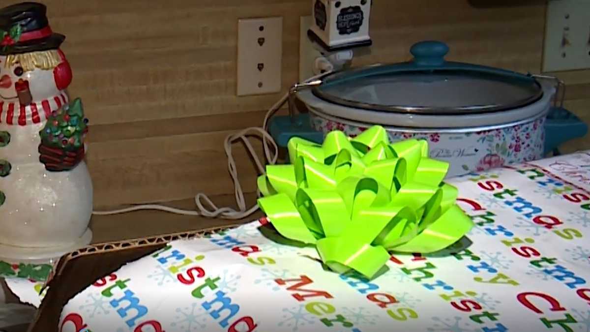 'Secret Santa' surprising OKC metro neighbors with gifts on their doorsteps