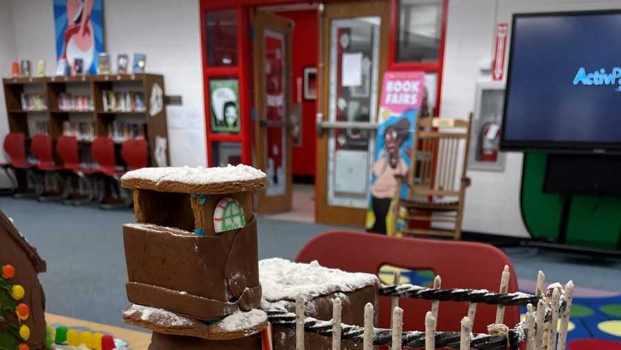 Gingerbread jailhouse: Boy gifted tour of sheriff's office