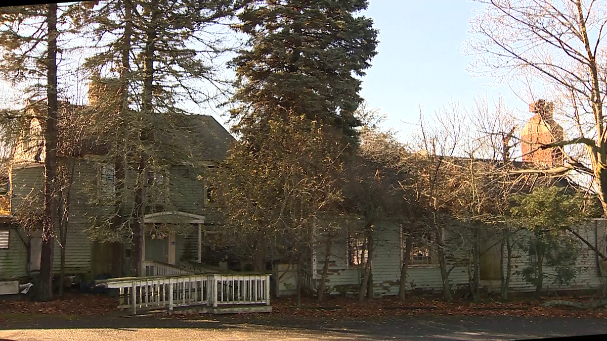 Group rallies in attempt to save 250-year-old Mass. farmhouse