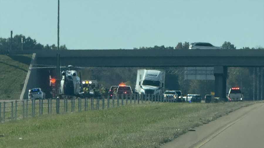 Medical helicopter lands on I-55 after crash involving 18-wheeler in ...