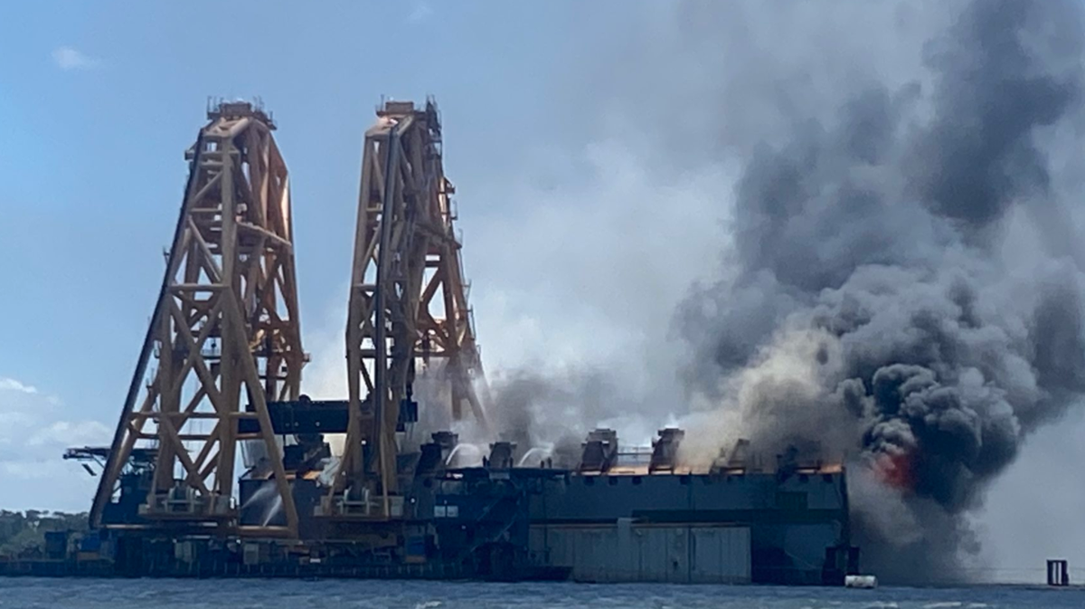 Golden Ray, the cargo ship catches fire on St. Simons Island