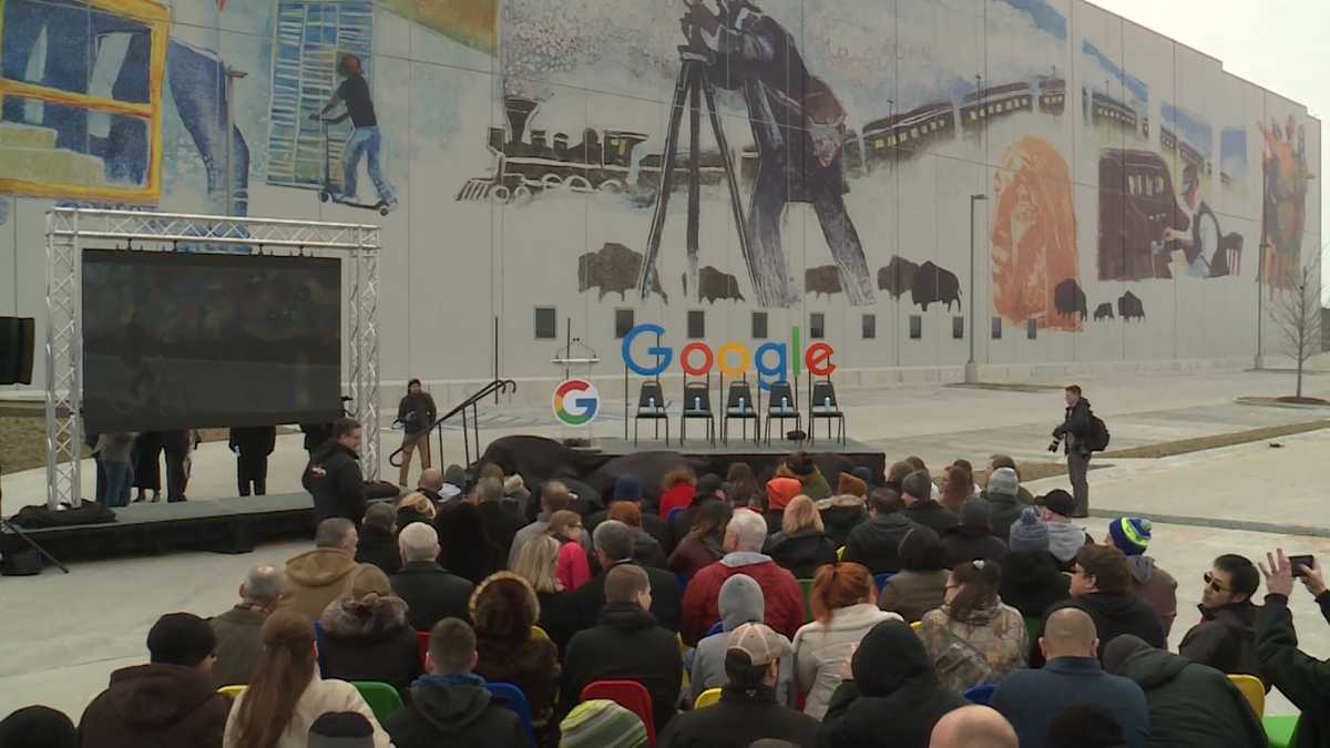 Google continues investment in Council Bluffs with new mural at data center