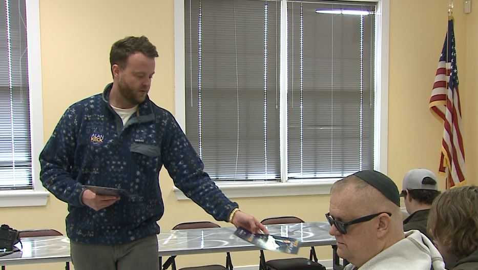 GOP gubernatorial candidate Alan Keck holds town hall meeting in ...