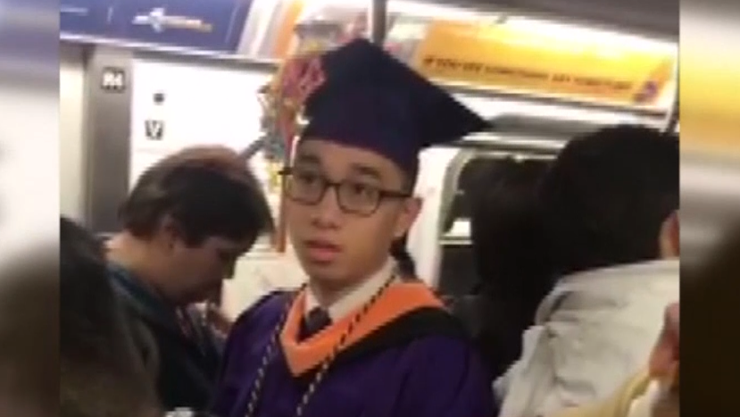 New York student stuck on subway, improvises graduation
