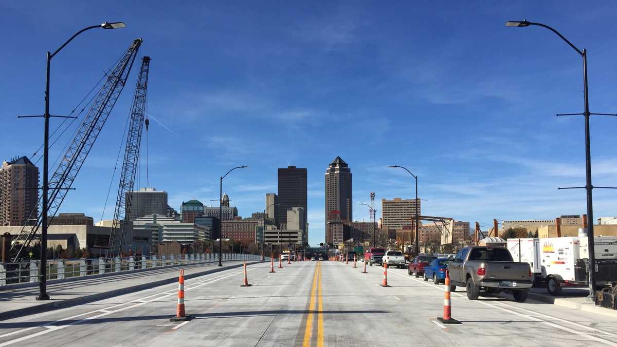 Grand Avenue Bridge open to traffic