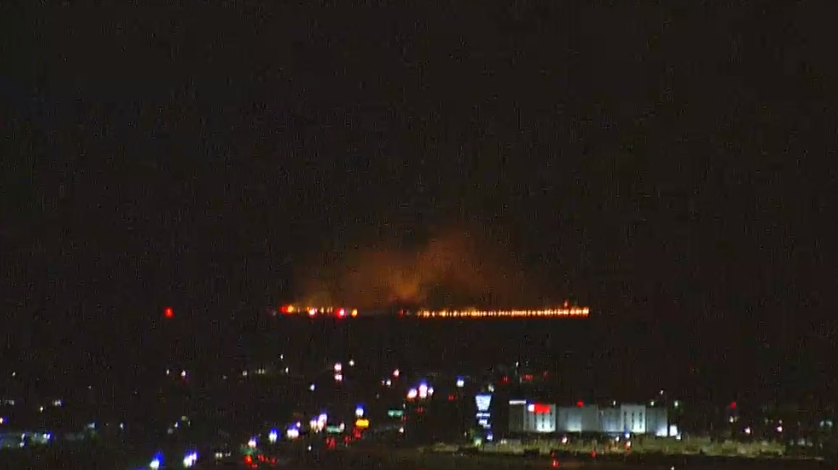 Crews battle large grass fire in Sacramento