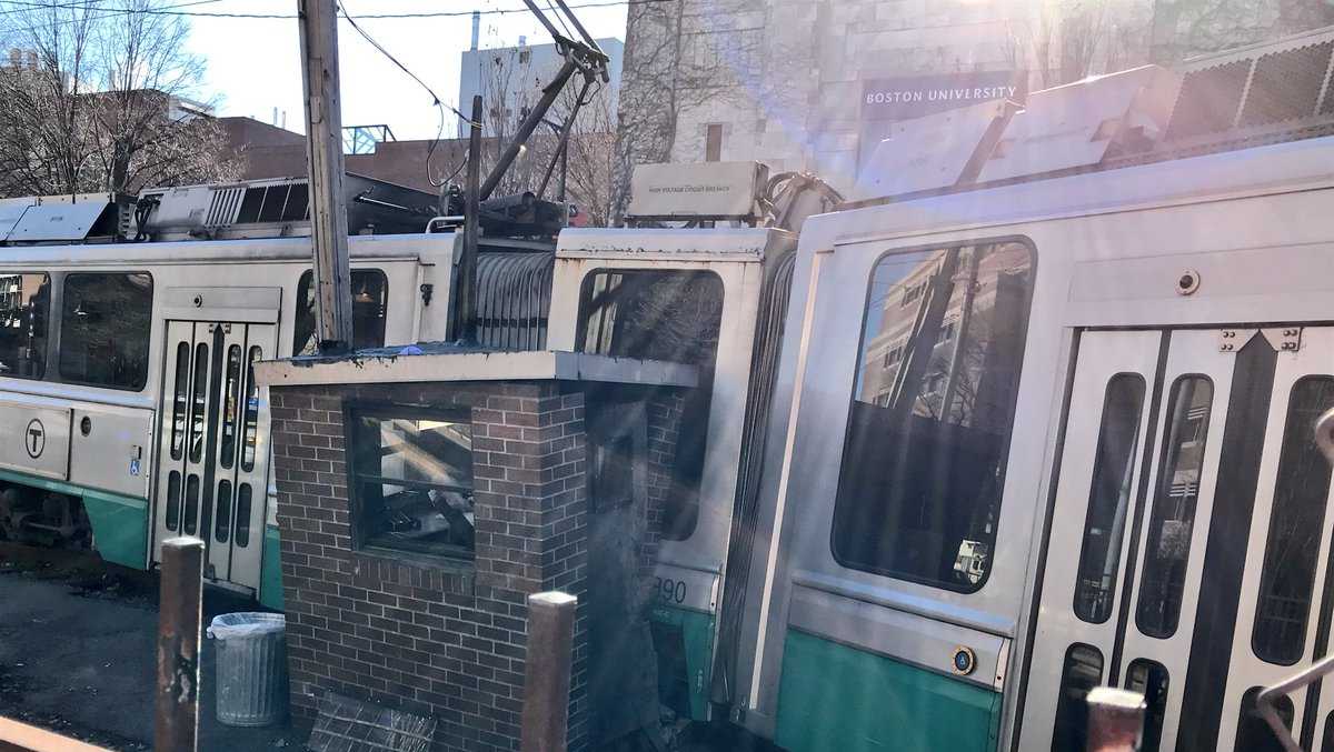 Train derails on MBTA Green Line