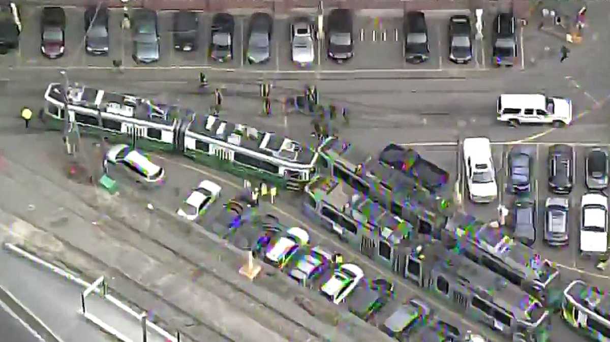 Green Line trolley derails in Brighton
