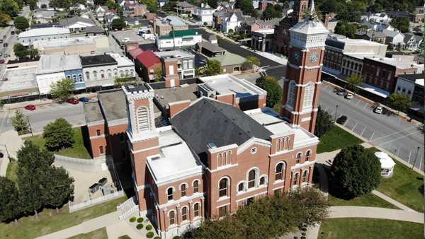 Indiana town giving new residents $5,000, adoptive grandparents