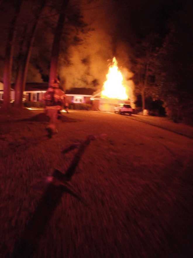 South Carolina: Crews investigate house fire in Greenwood