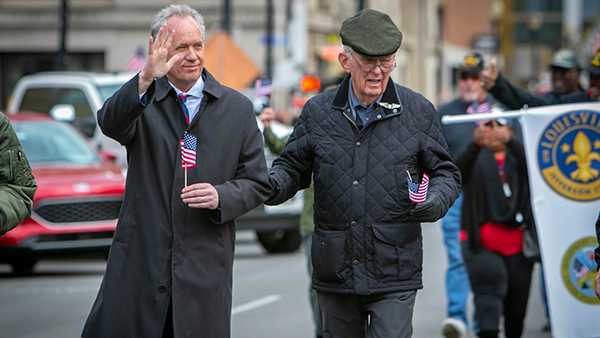 Father of Louisville Mayor Greg Fischer dies at 90