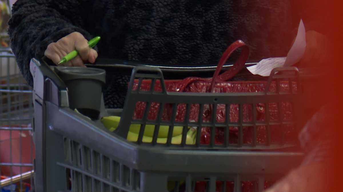 Grocery stores busy as shoppers prepare for winter storm