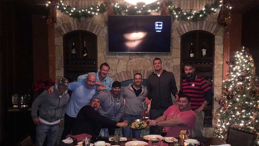 Rob Gronkowski dines at Salem restaurant, signs autographs