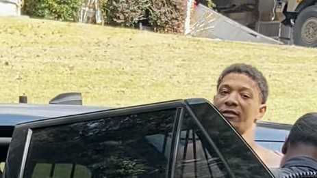 Escaped New Orleans inmate blows kisses during arrest