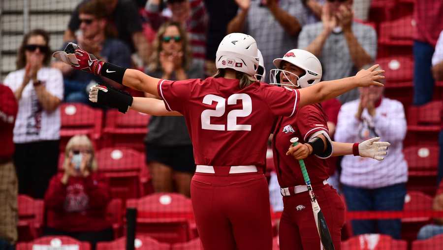 Arkansas softball advances to NCAA Regional Final