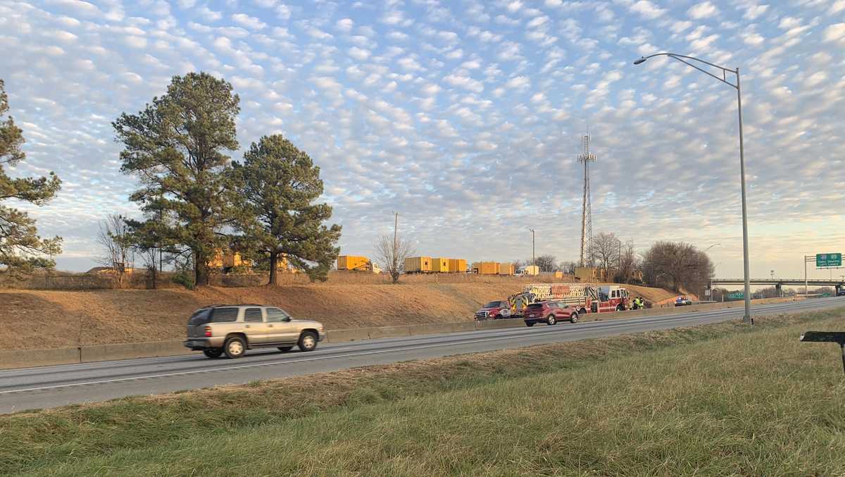 I-40 Westbound lanes reopen following early morning deadly crash
