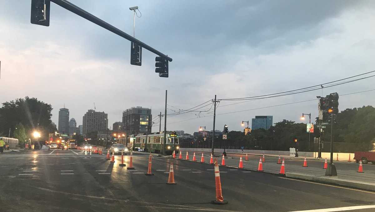 Commonwealth Avenue Bridge reopens to vehicles