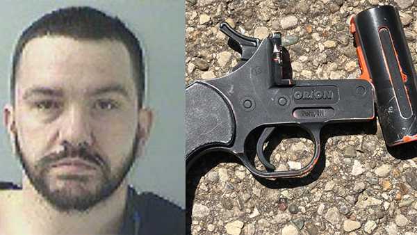 Sheriff uses thumb to stop suspect's gun from firing during arrest in ...