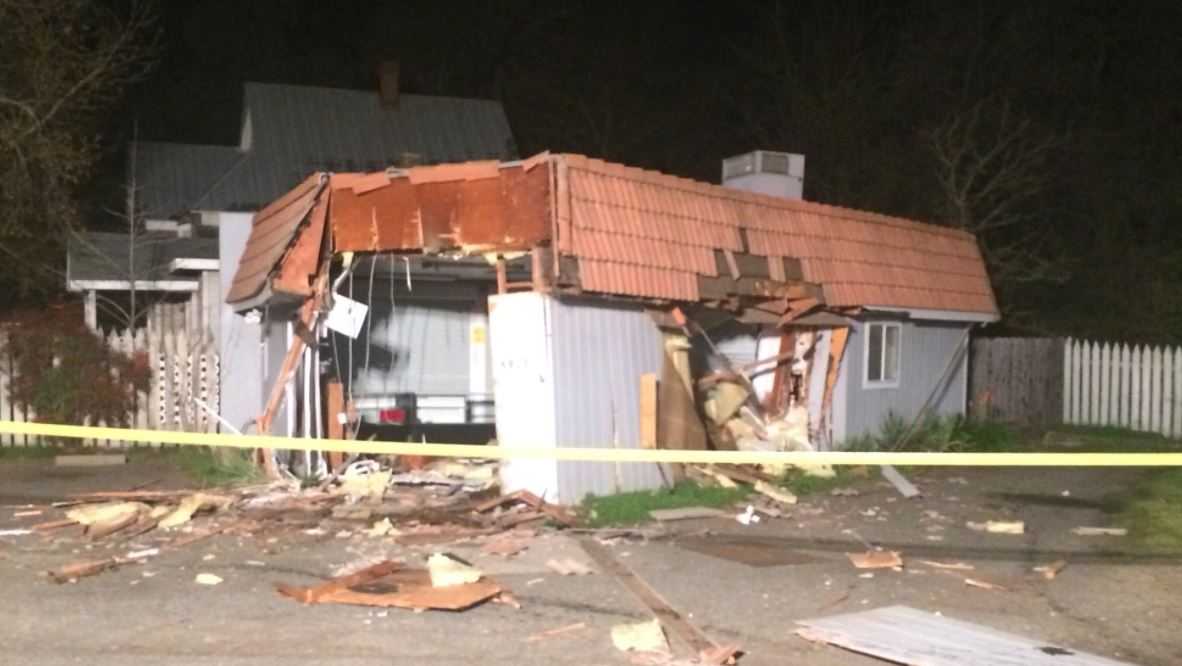 Car punches holes in Loomis gun store during robbery, deputies say