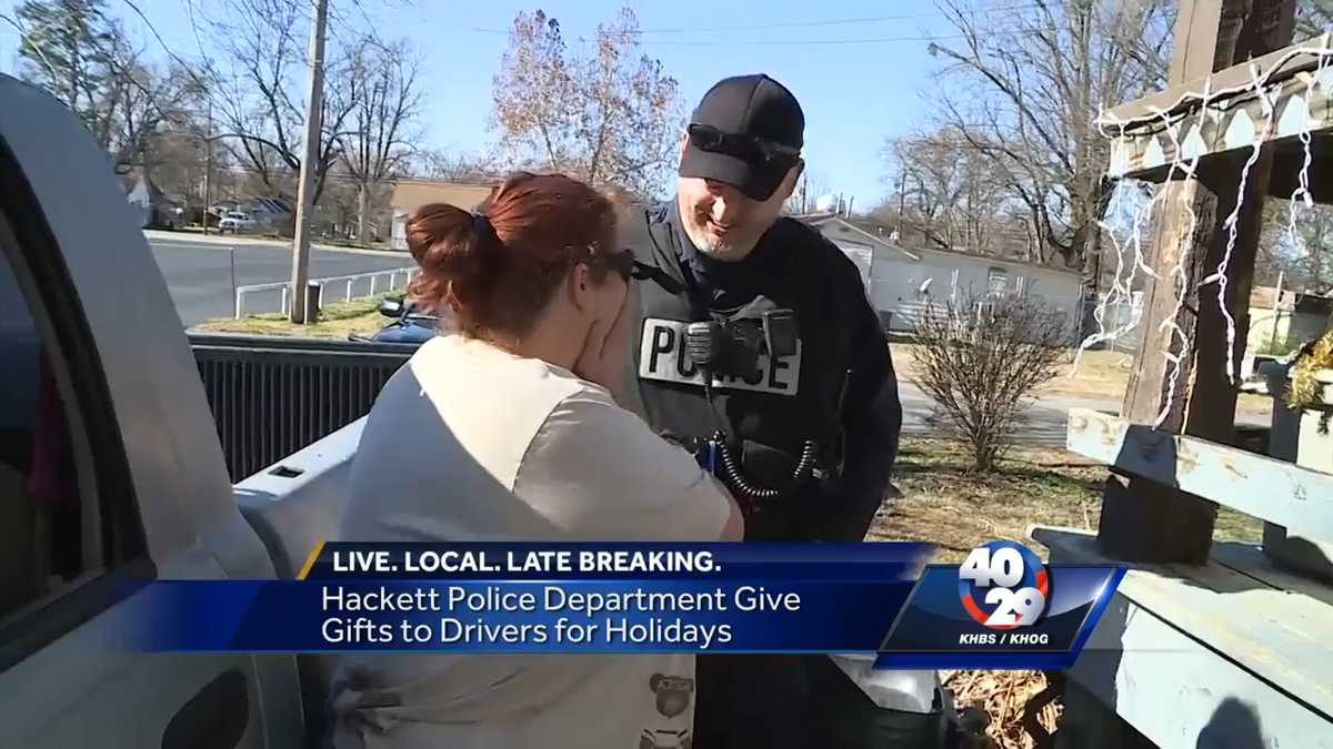 Police Give Helping Hand for Christmas to Kids and Drivers