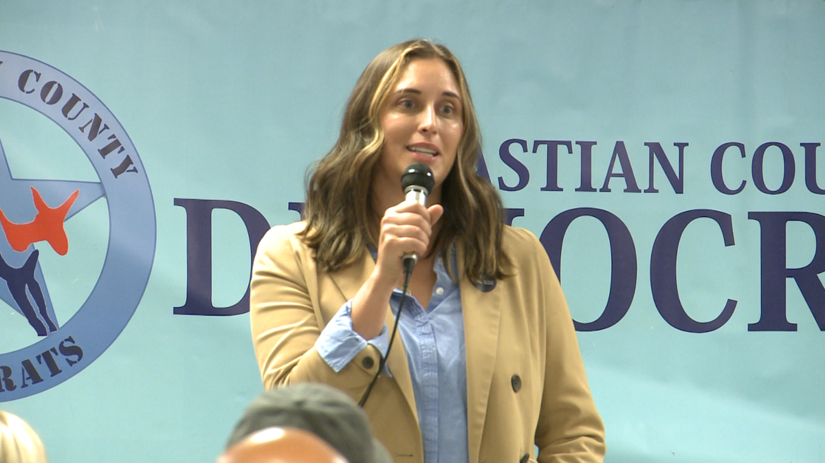 Shoffner speaks to group in Fort Smith