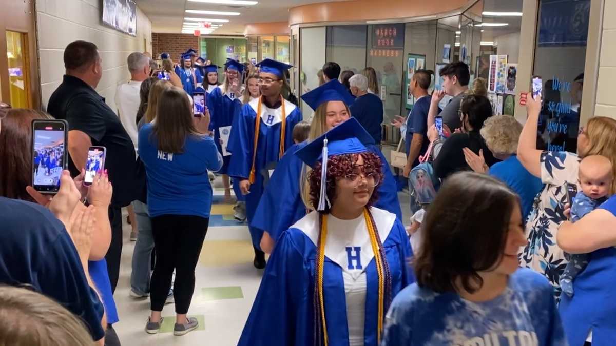 First ever 'Senior Clap Out' held at elementary school in Hamilton