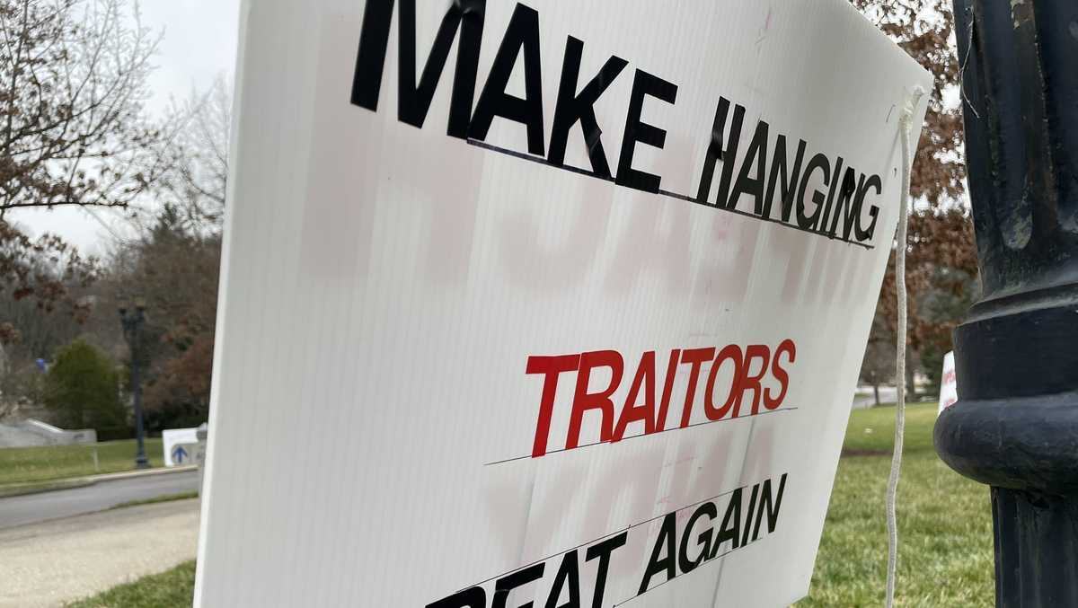 'Make hanging traitors great again,' Impeach Andy' signs set out on 1st ...